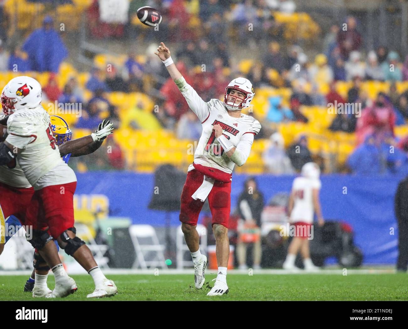 Pittsburgh, Pennsylvania, USA. 14th Oct, 2023. Louisville Cardinals ...