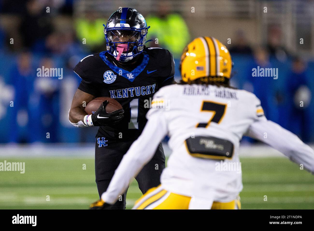Kentucky running back Ray Davis (1) runs toward Missouri defensive back ...
