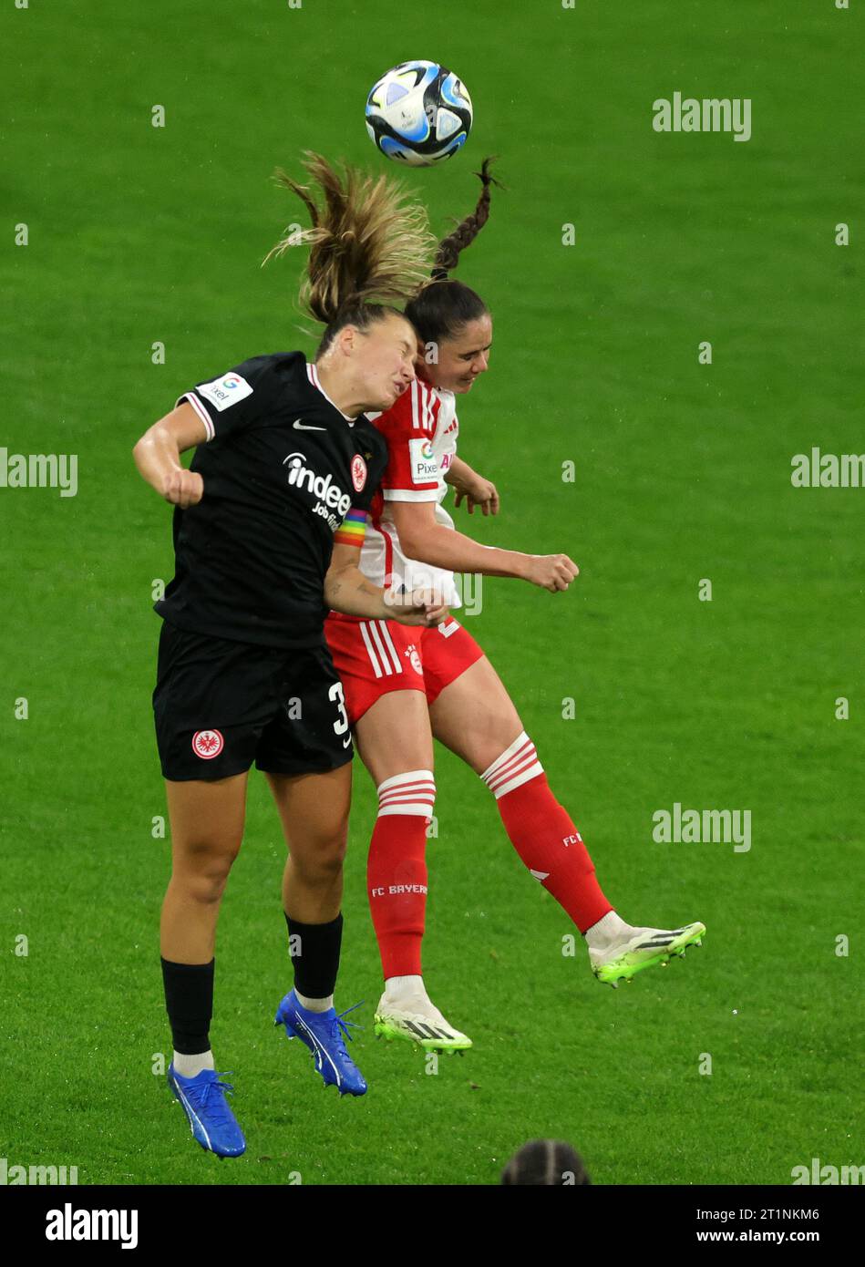 Tanja Pawollek of Eintracht Frankfurt Sarah Zadrazil of FC Bayern ...