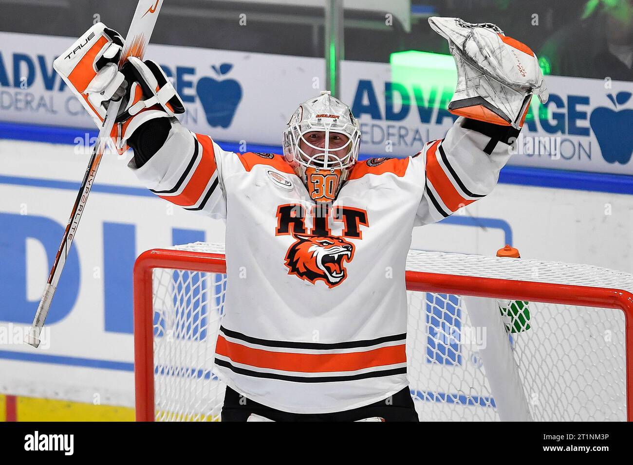 RIT goalie Tommy Scarfone (30) reacts after a 3-0 win against Notre ...