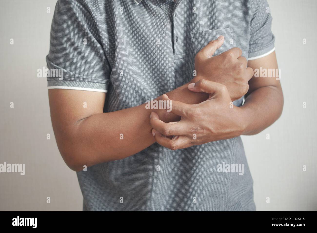man suffering from itching skin, close up Stock Photo - Alamy
