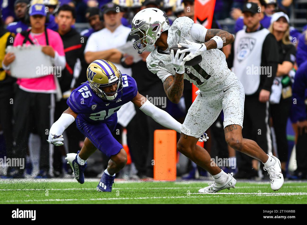 Seattle, WA, USA. 14th Oct, 2023. Washington Huskies cornerback Elijah ...