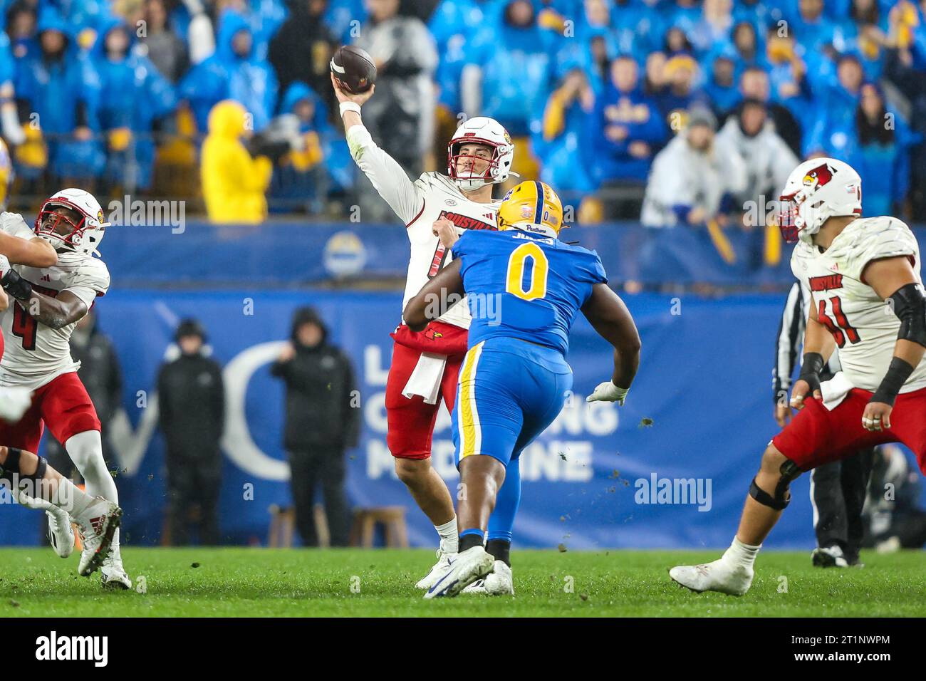 Pittsburgh, Pennsylvania, USA. 14th Oct, 2023. Louisville Cardinal ...