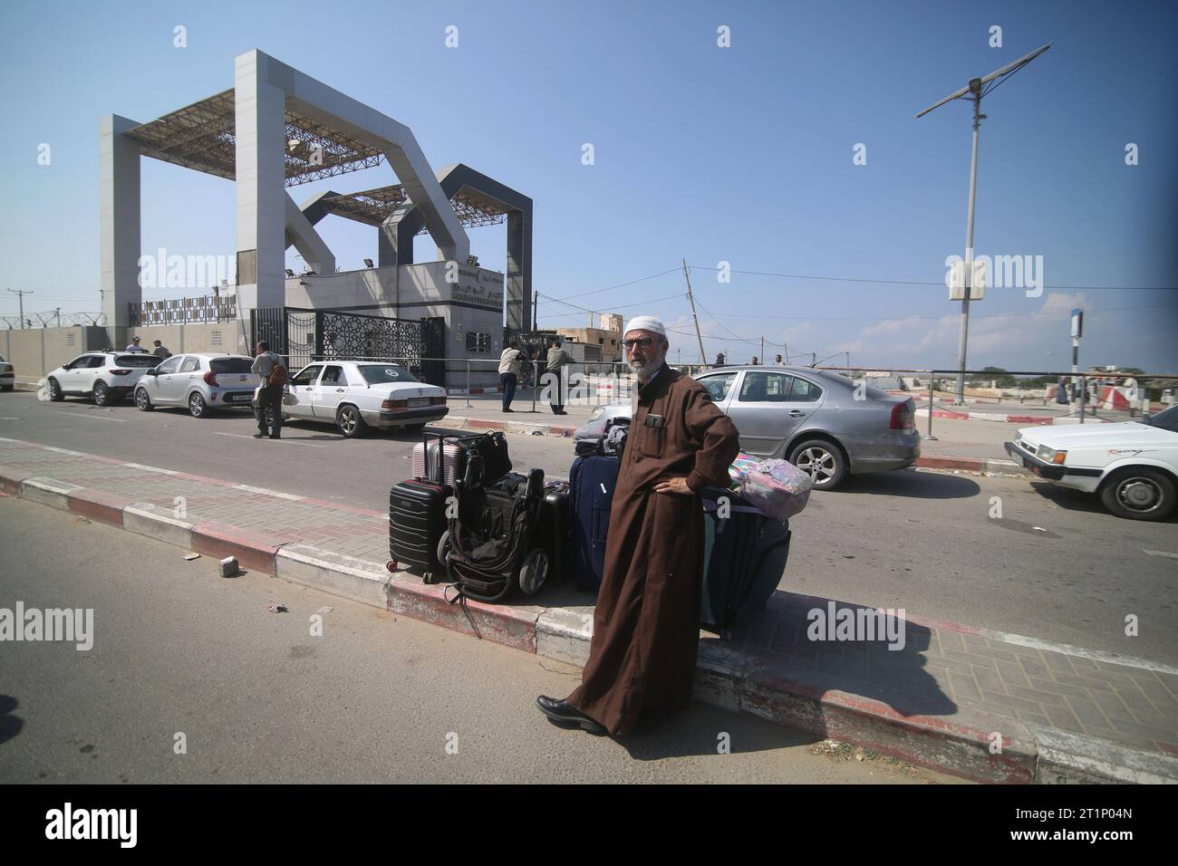 Gaza. 14th Oct, 2023. A man waits for the opening of the Rafah crossing ...