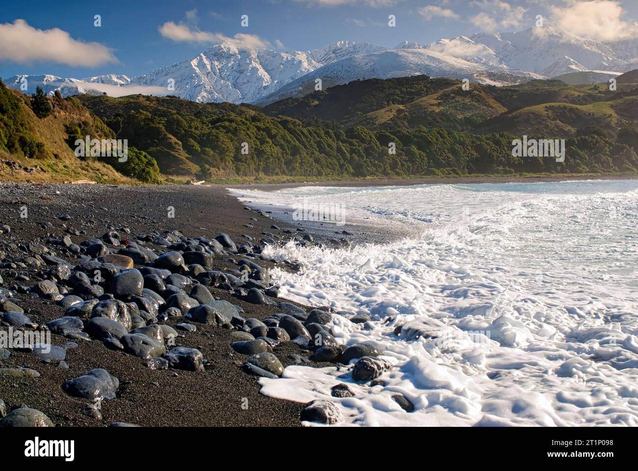 Mangamaunu beach near Kaikoura with snow covered mountains in the ...