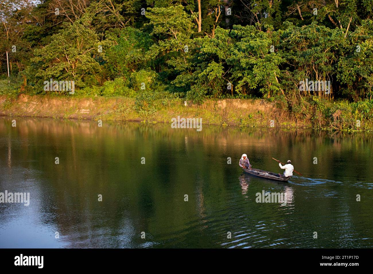 Indian paddling canoe hi-res stock photography and images - Alamy