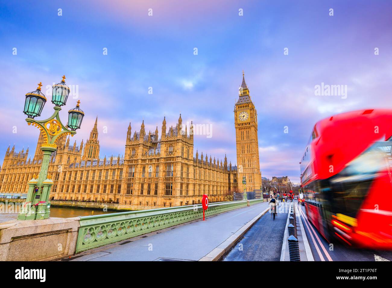 London, England, UK. The Palace of Westminster, Big Ben and Westminster Bridge at sunrise Stock ...