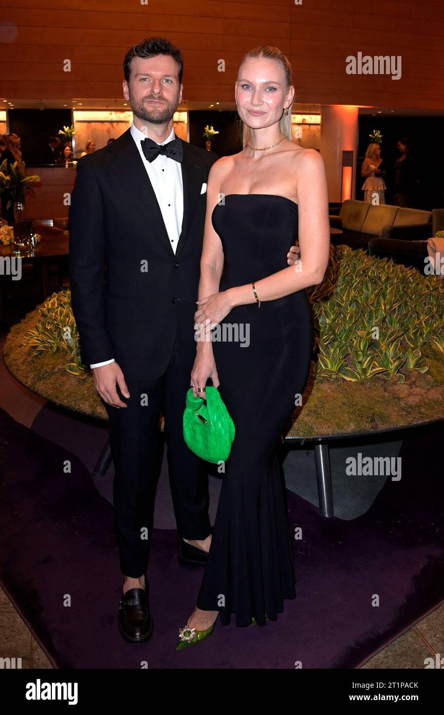 Daniel Grunenberg und Carolin Niemczyk von Glasperlenspiel bei der 12. Laughing Hearts Charity ...