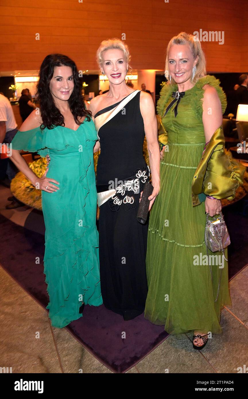 Mariella Ahrens, Grit Weiss und Eva Mona Rodekirchen bei der 12 ...