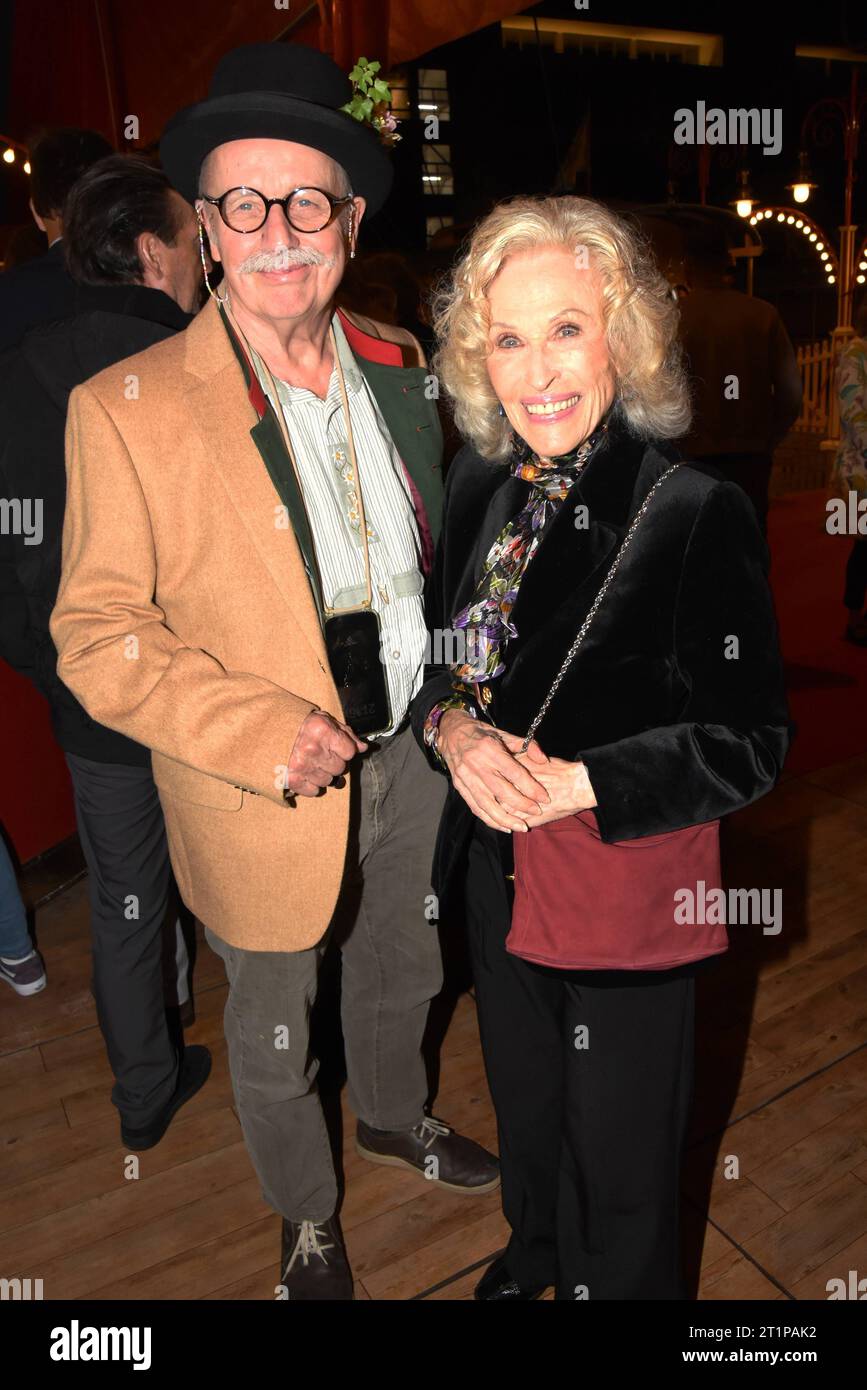 Wolfgang M. Prinz Kuenstler Bibbi Johns Saengerin Muenchen 14.10.2023 ...