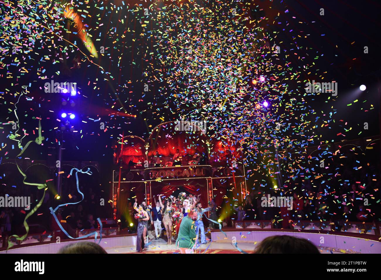 Show Finale Konfetti Muenchen 14.10.2023 Werksviertel Mitte Circus ...