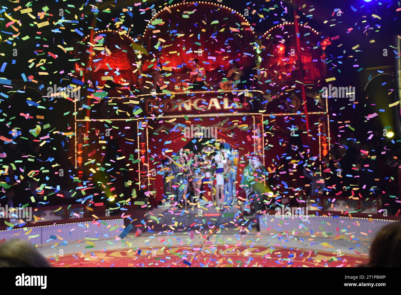 Show Finale Konfetti Muenchen 14.10.2023 Werksviertel Mitte Circus ...