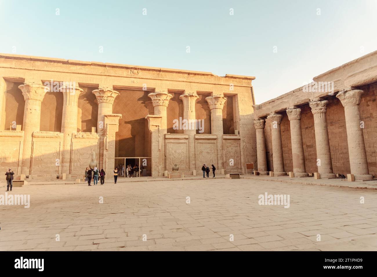 Exterior detailsview in the Temple of Edfu Stock Photo - Alamy