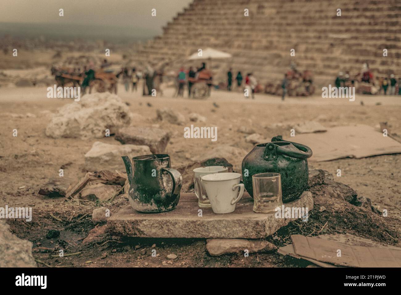 Arab outdoor rest area at the Pyramids of Giza Stock Photo - Alamy