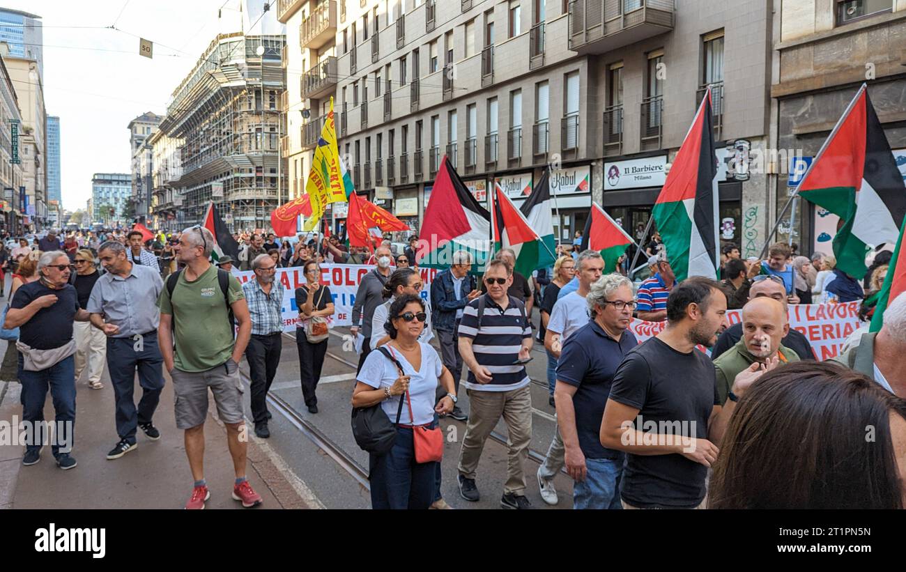 Pro palestinian slogans hi-res stock photography and images - Alamy