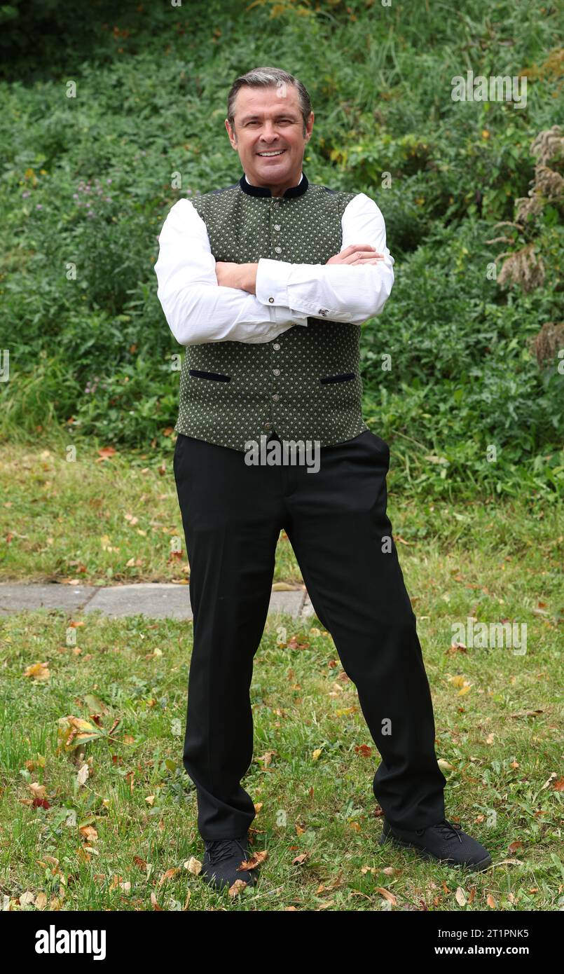 Munich, Germany. 14th Oct, 2023. Christian K. Schaeffer as landlord Jo Casper, stands at a photo ...