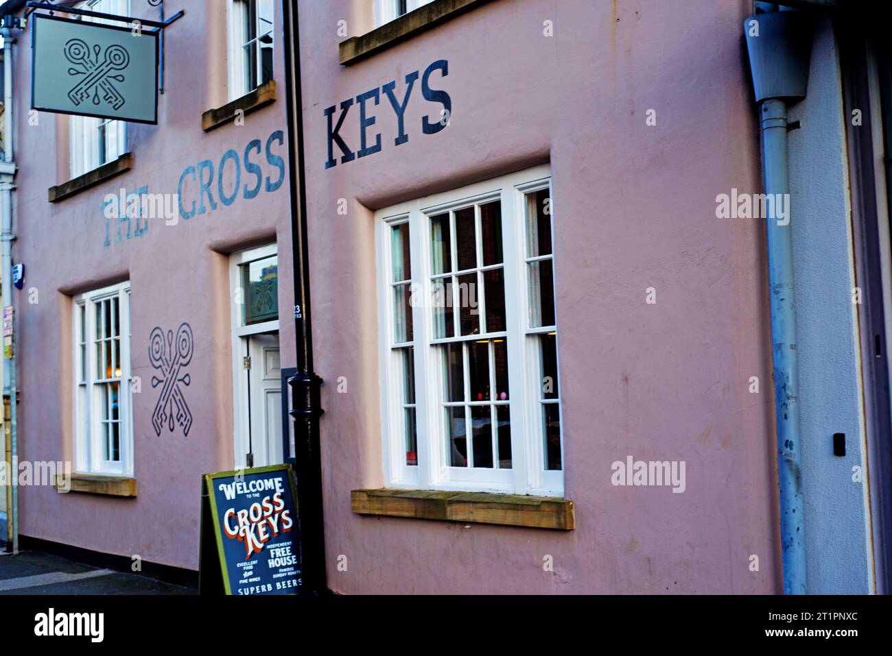 Pub by the water hi-res stock photography and images - Alamy