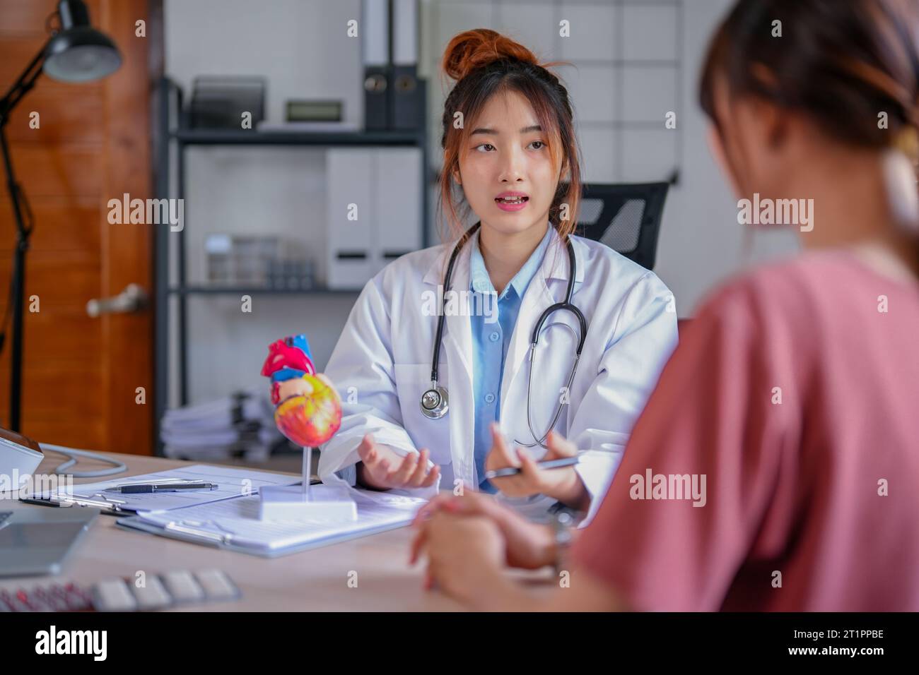 Asian cardiologist doctor women explaining about anatomical of human ...