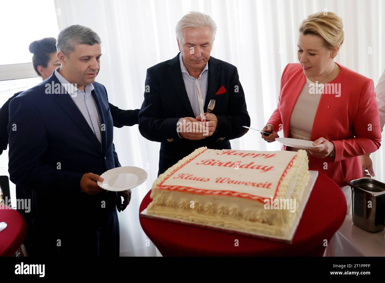 70th birthday cake hi-res stock photography and images - Alamy