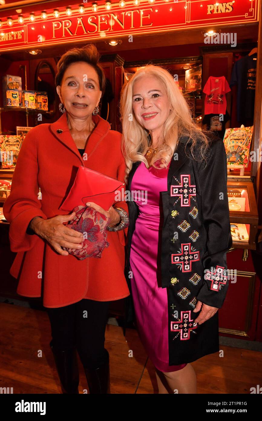 Monika Peitsch und Julia Kent / Premiere / Circus Roncalli - All for ...