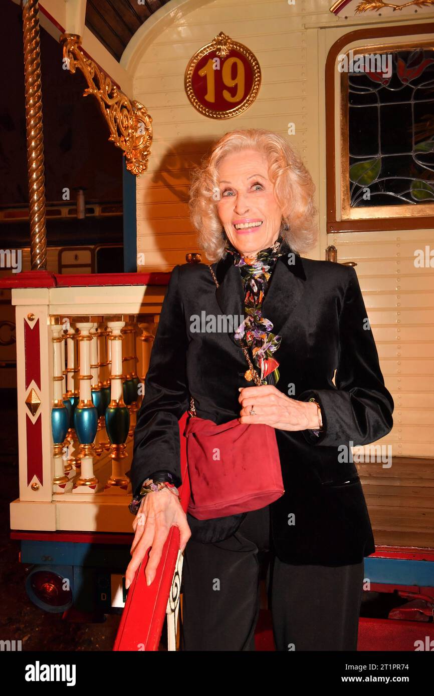 Bibi Johns/Premiere/Circus Roncalli - All for All for All/Werksviertel ...