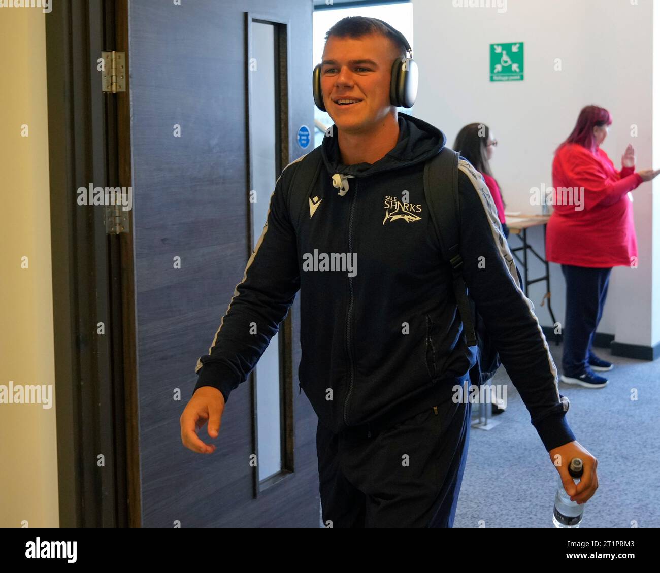 Eccles, UK. 15th Oct, 2023. Joe Carpenter #15 of Sale Sharks arrives at ...