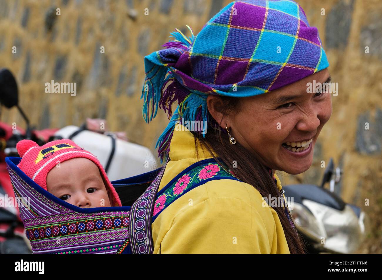 Vietnamese mother and baby hi-res stock photography and images - Alamy