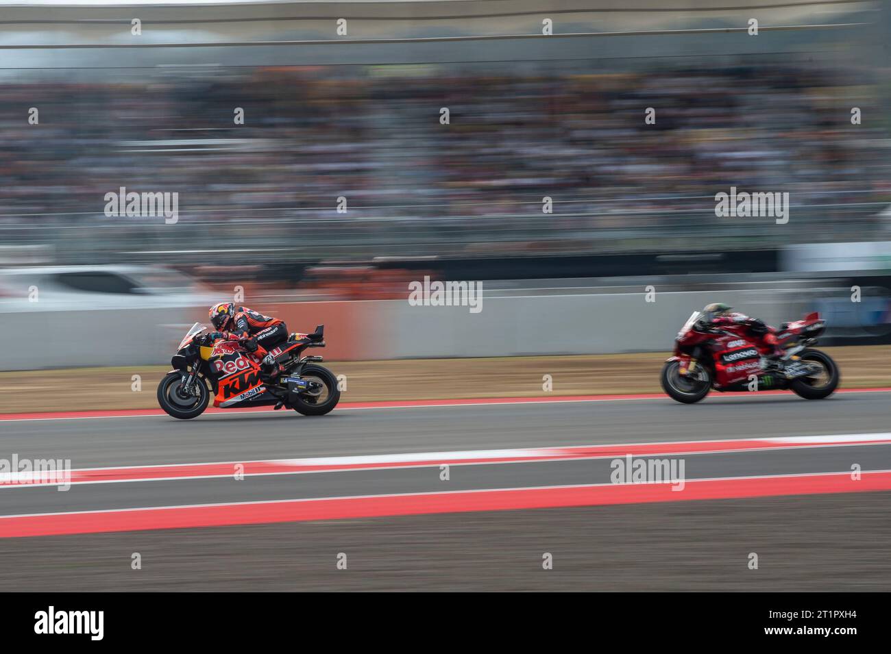 Lombok. 15th Oct, 2023. Riders compete during the race of the Indonesia MotoGP at Pertamina ...