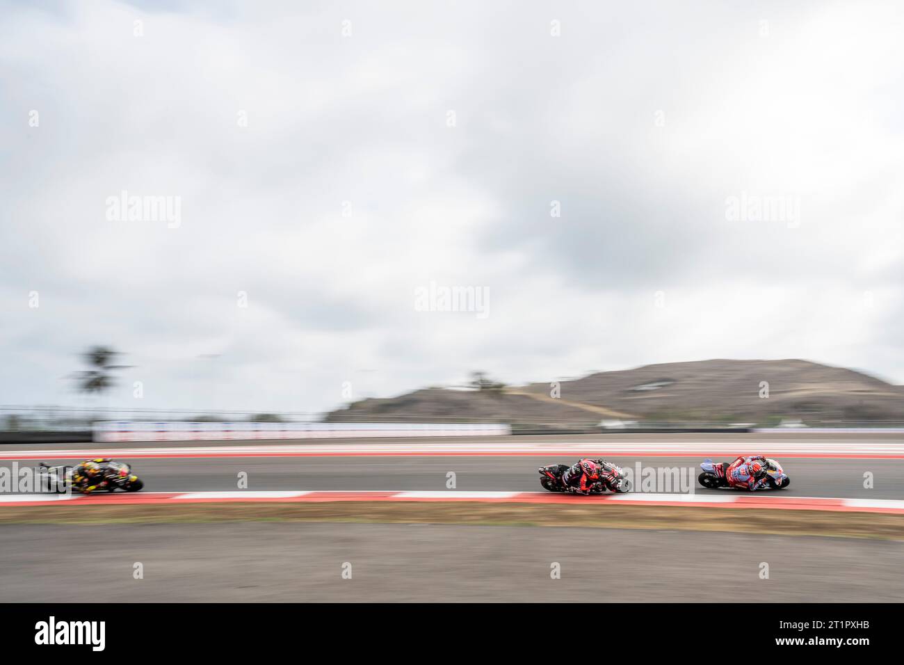 Lombok. 15th Oct, 2023. Riders compete during the race of the Indonesia MotoGP at Pertamina ...