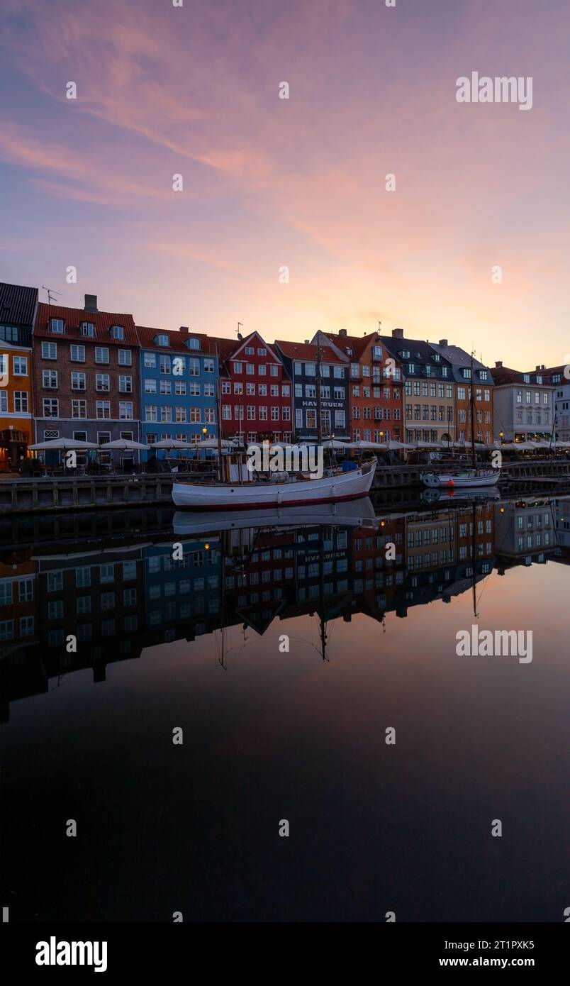 Colorful houses in Nyhavn Copenhagen Denmark Stock Photo - Alamy