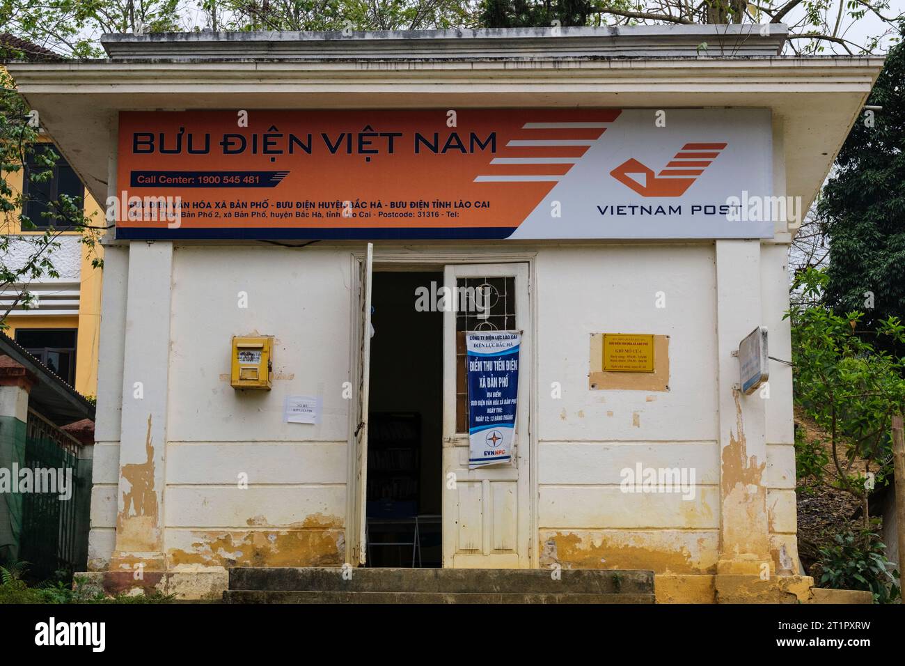 Vietnam post office hi-res stock photography and images - Alamy