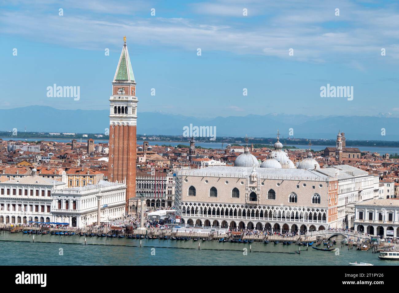 Venetine skyline hi-res stock photography and images - Alamy