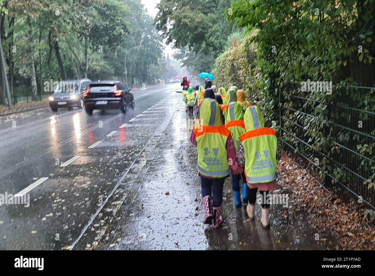 Kinder gruppe hi-res stock photography and images - Alamy