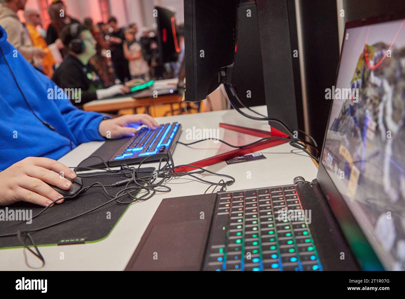 Hamburg, Germany. 15th Oct, 2023. Visitors play at the video game fair ...