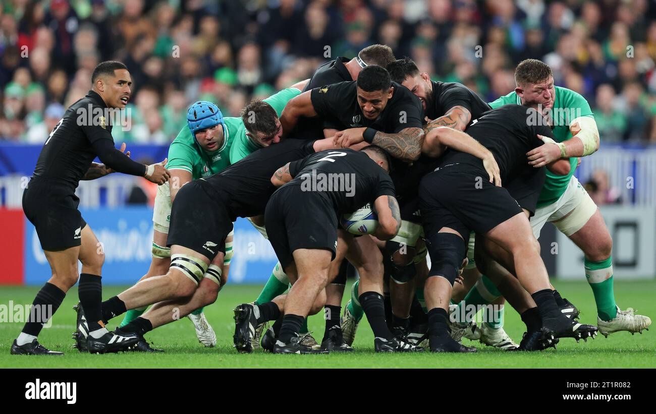 Paris, France. 15th Oct, 2023. Maul in the Quarterfinal between Ireland ...