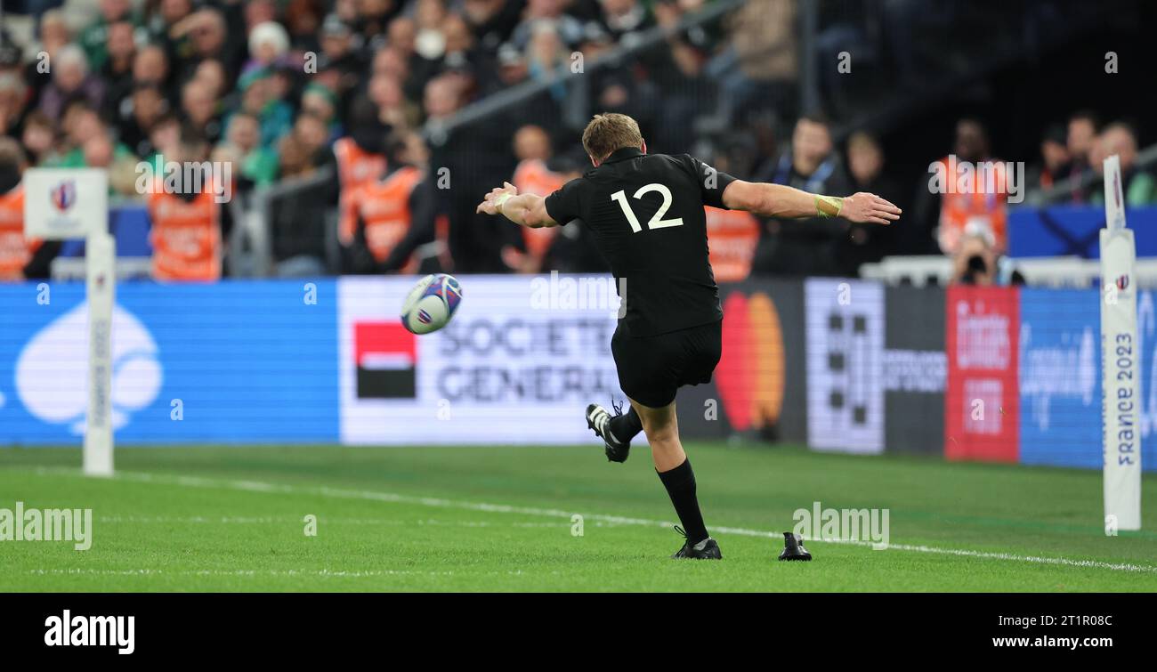 Paris, France. 15th Oct, 2023. JORDIE BARRETT of New Zealand converts a ...