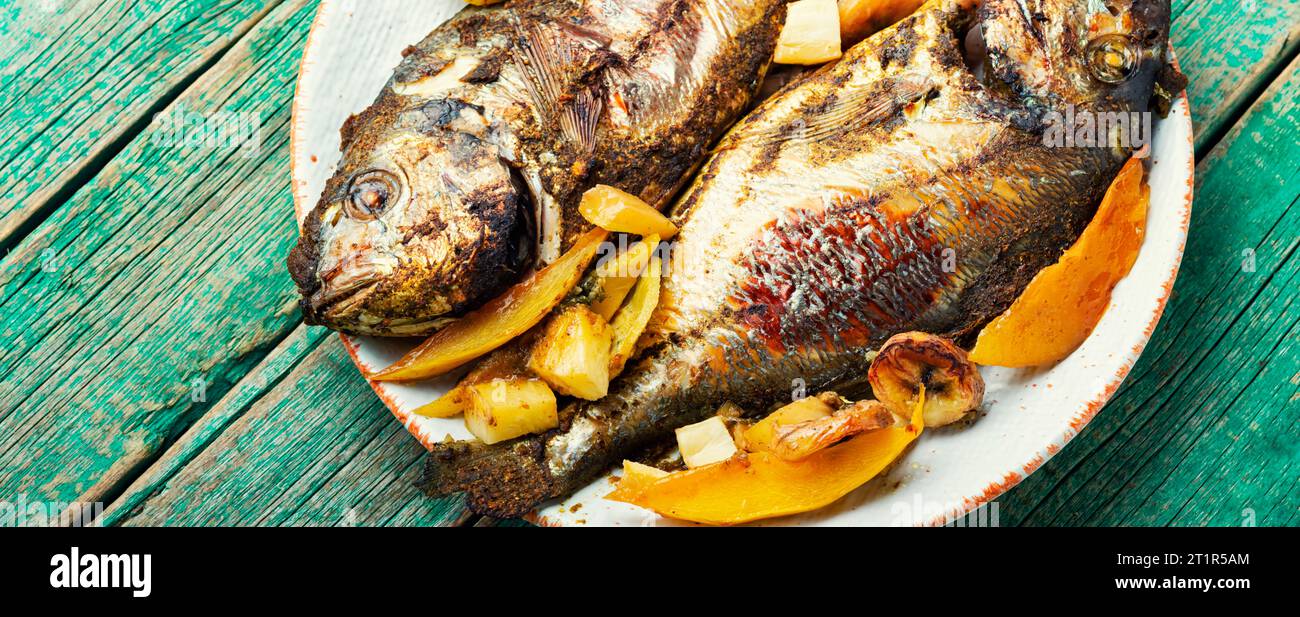 Banana dorada hi-res stock photography and images - Alamy