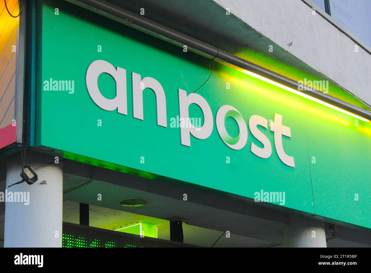 Delivery service unit hi-res stock photography and images - Alamy