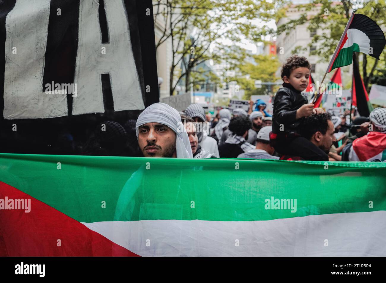 Torn israel flag hi-res stock photography and images - Alamy