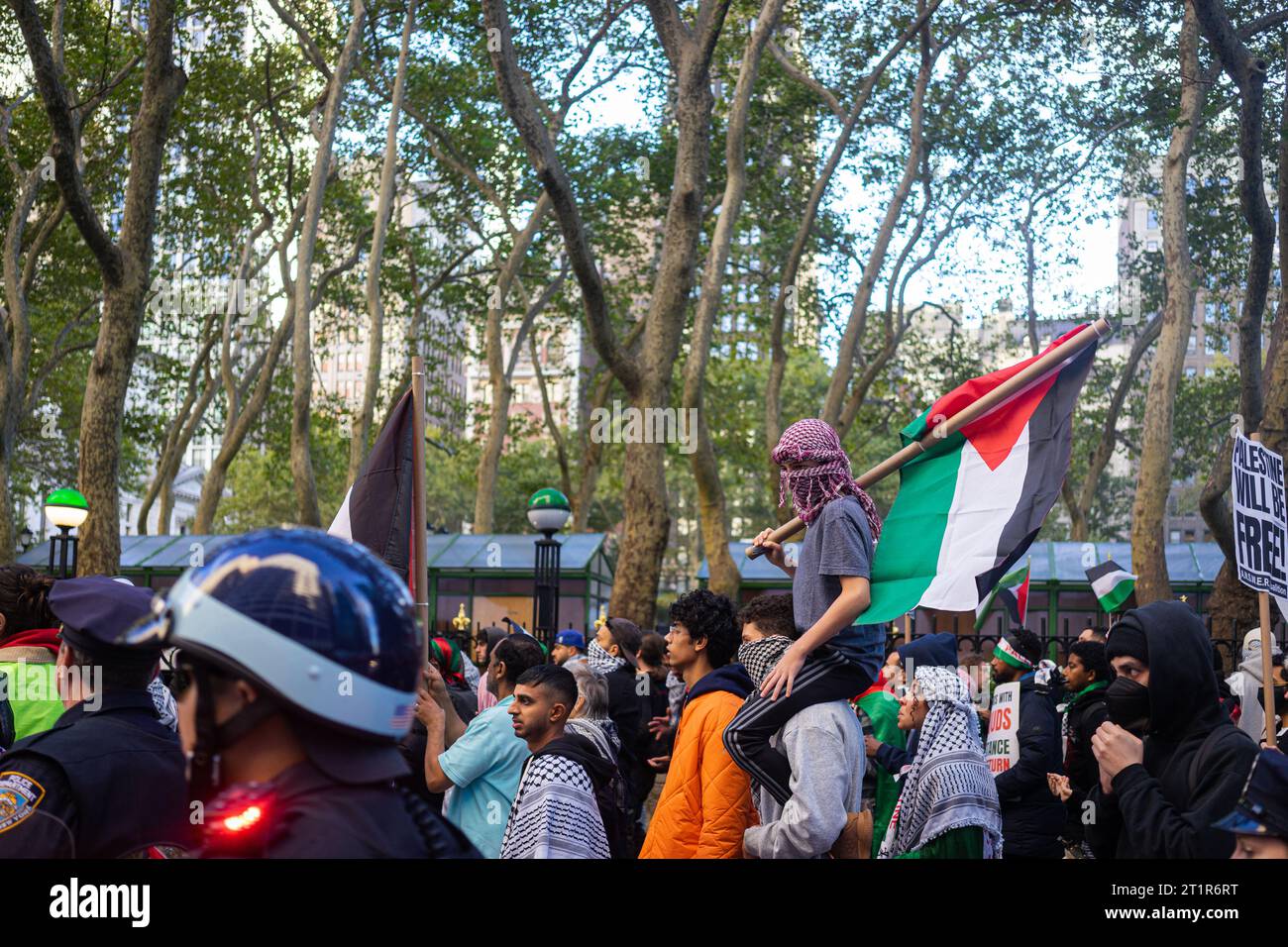 Thousands of Palestinians protest in the streets of New York City, NY ...