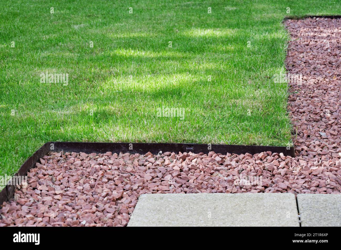 Lawn edging made of metal hi-res stock photography and images - Alamy