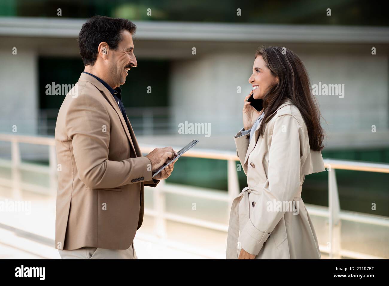 Engaging meeting hi-res stock photography and images - Alamy