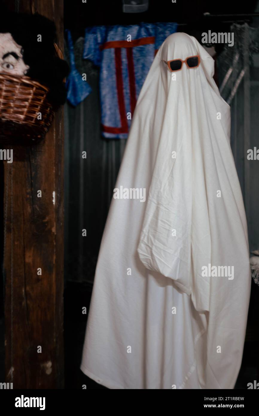 Hallowen ghosts haunt the castle and the castle,white spirits, casper ...