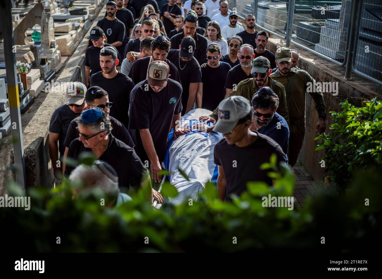 Kefar Sava, Israel. 15th Oct, 2023. Relatives and friends attend the ...