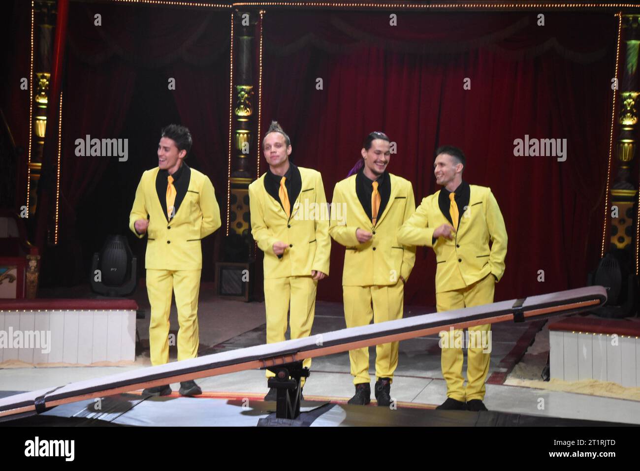 Jump n Roll Schleuderbrett Akrobaten Muenchen 14.10.2023 Werksviertel ...