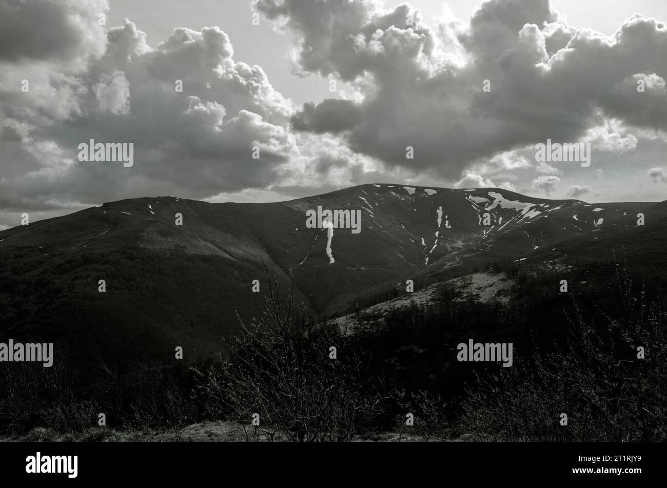 Heavy cloudy sky hi-res stock photography and images - Alamy