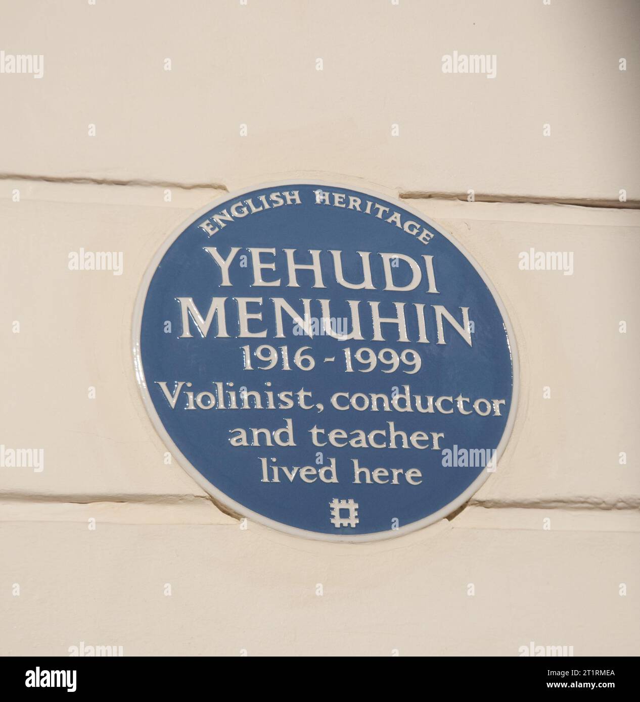 English Heritage Blue Plaque indicating that Yehudi Menuhin lived in this house, Belgravia ...