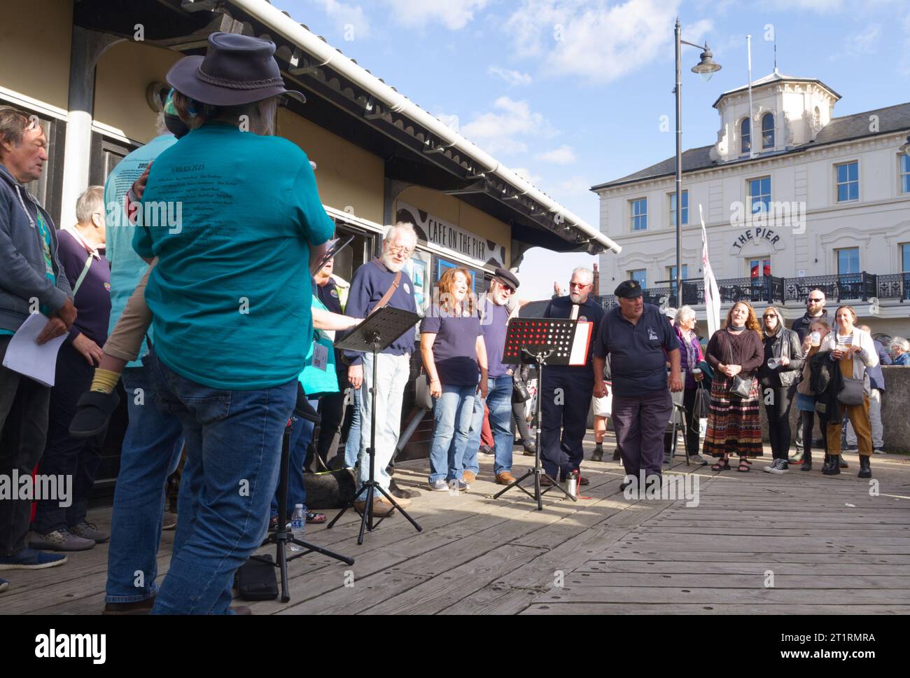 Shanty singing crew performing on Ha'penny Pier at the Harwich ...
