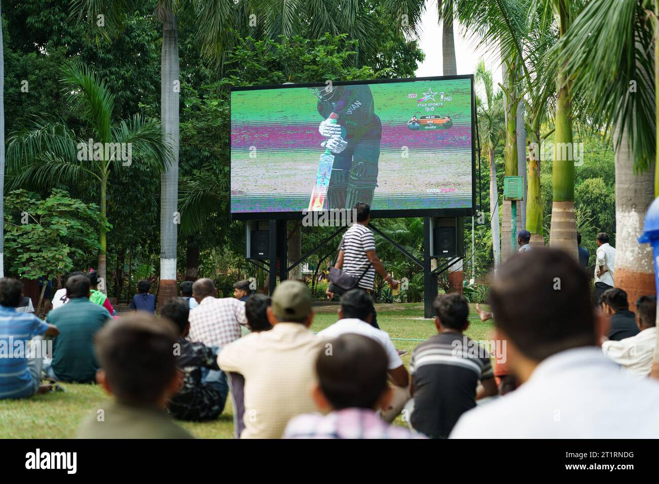 People watching cricket match in hi-res stock photography and images ...