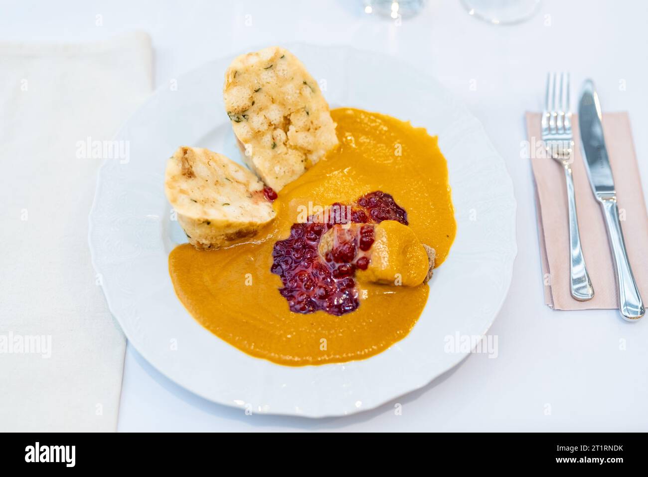 Dumpling sirloin sauce traditional hi-res stock photography and images ...